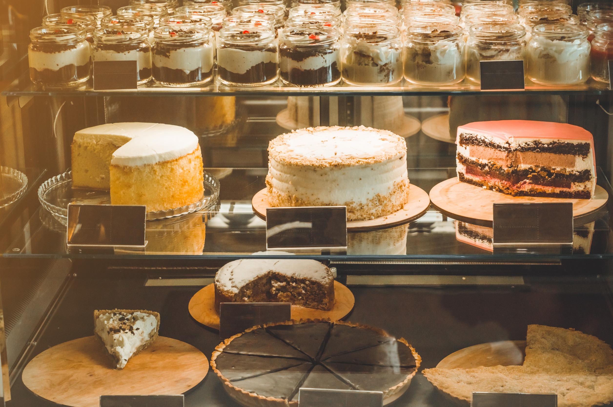 What Can I Do to Stop Staling in Cakes? - FoodWrite
